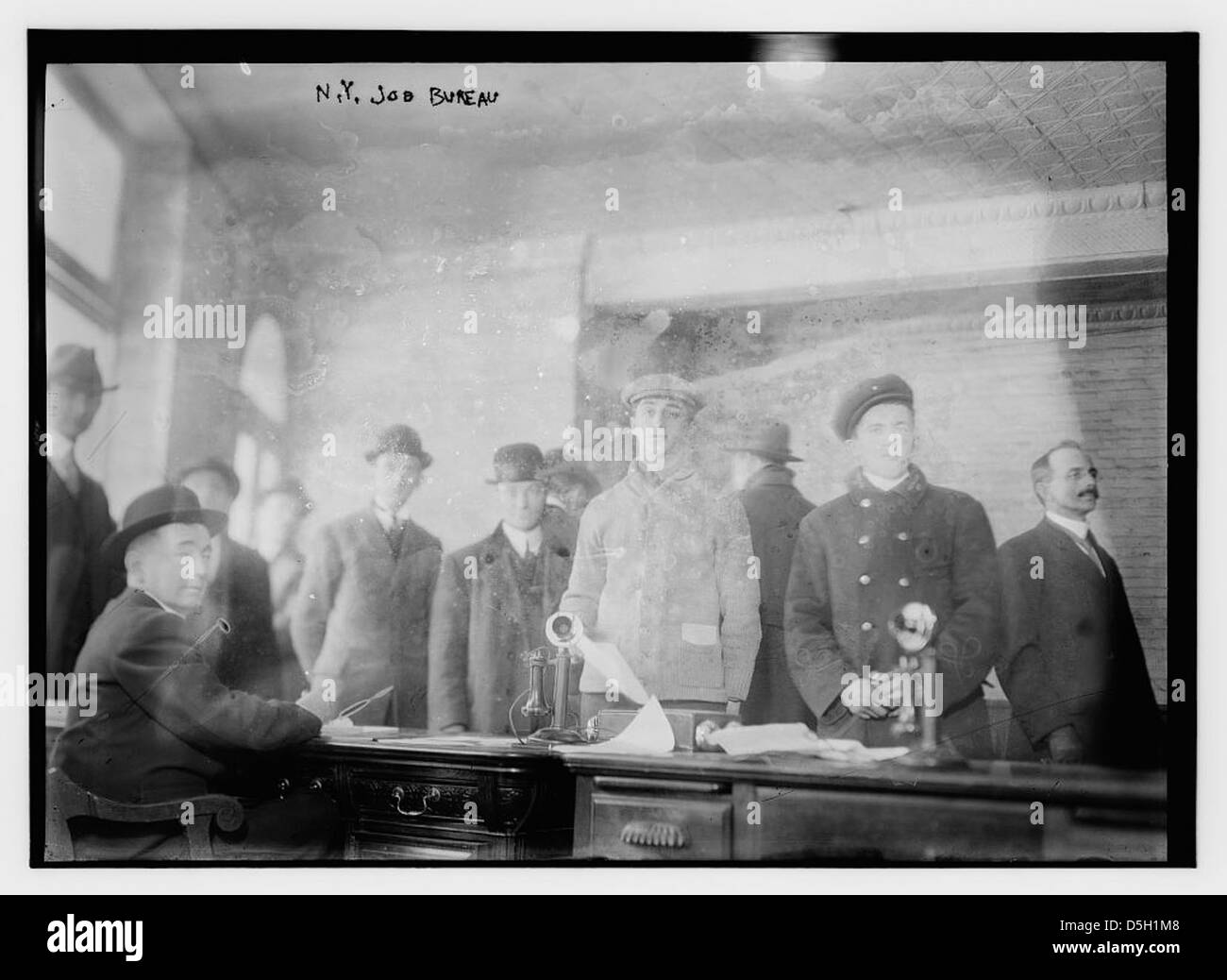 Image new employment office Black and White Stock Photos & Images - Alamy