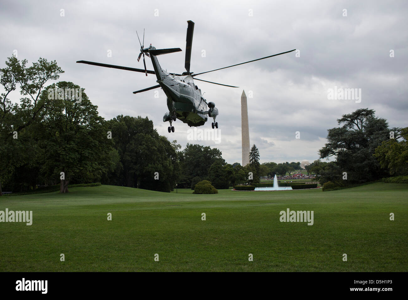 Marine One carrying U.S. President Barack Obama departs the White House ...