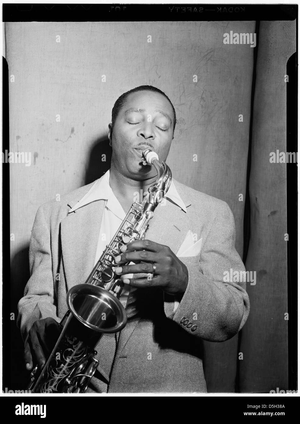 [Portrait of Louis Jordan, Paramount Theater(?), New York, N.Y., ca ...