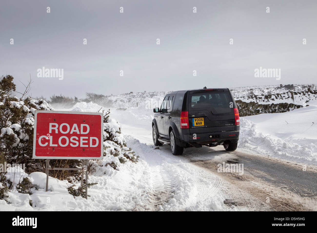Road sign showing road closed by Snow near Pateley Bridge, North ...