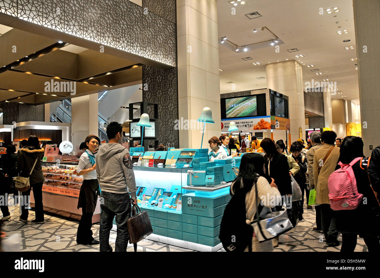 Daimaru tokyo hi-res stock photography and images - Alamy