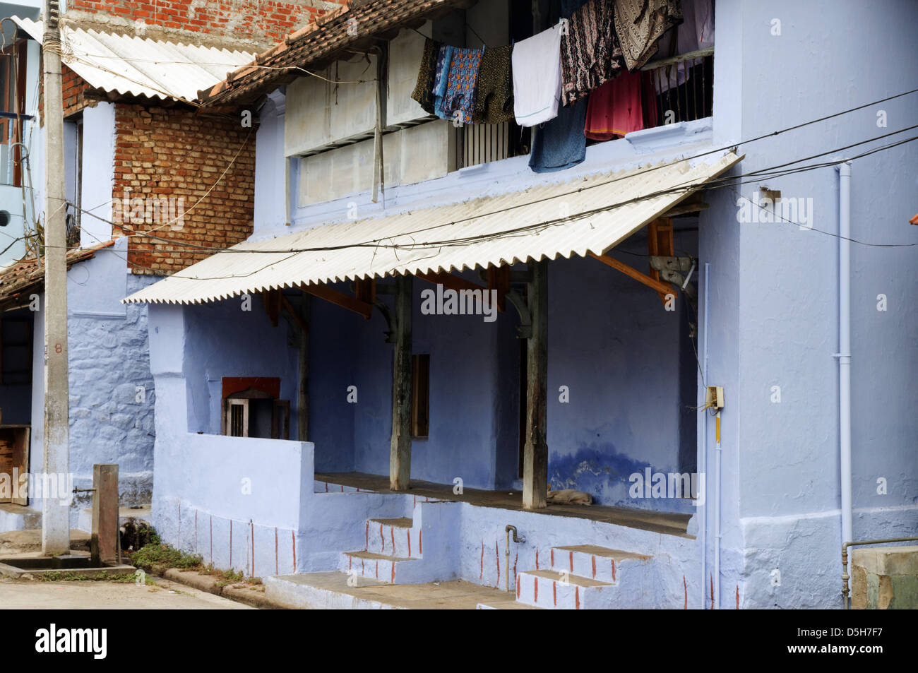 A house in a street in India Stock Photo - Alamy