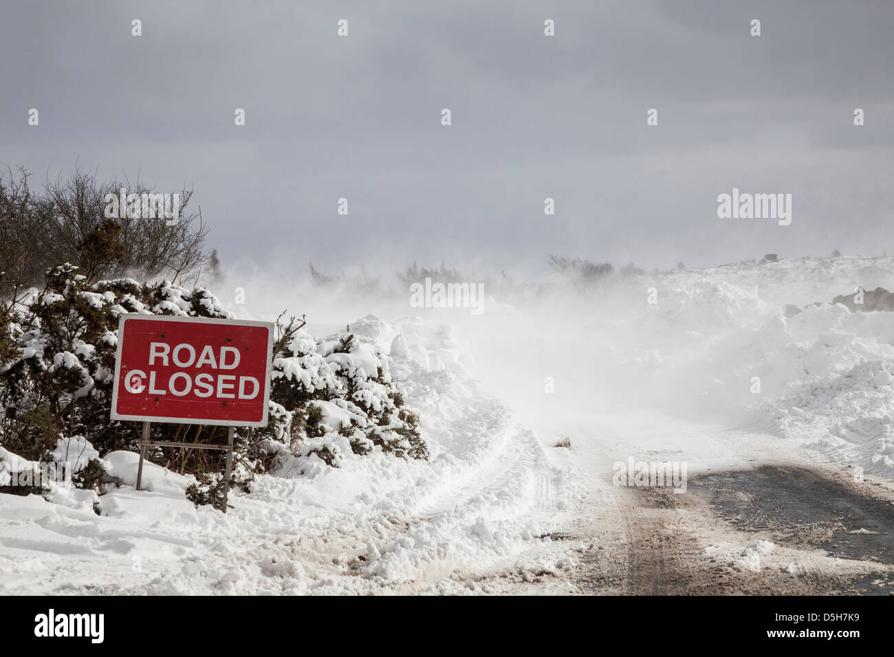Road sign showing road closed by Snow near Pateley Bridge, North ...