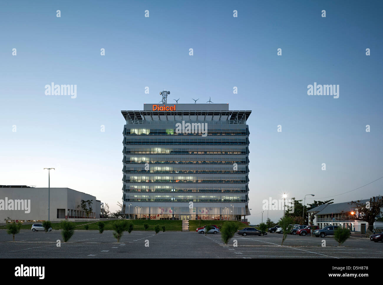 Digicel Caribbean Headquarters, Kingston, Jamaica. Architect: de Blacam ...
