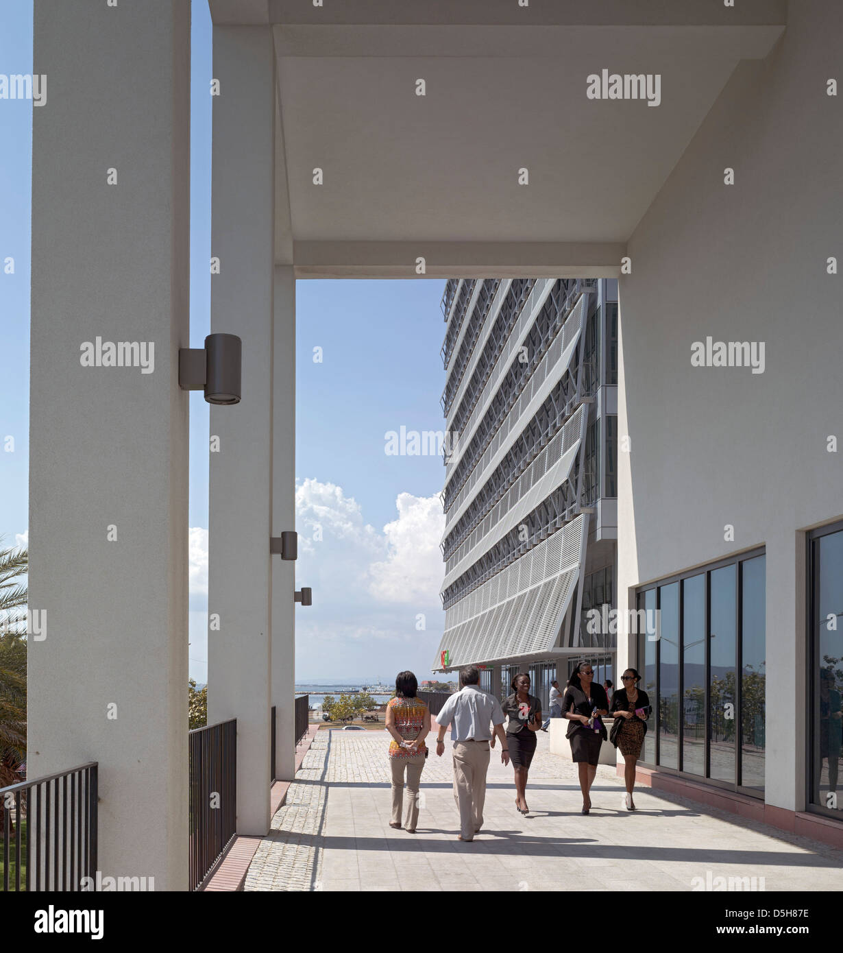 Digicel Caribbean Headquarters, Kingston, Jamaica. Architect: de Blacam ...