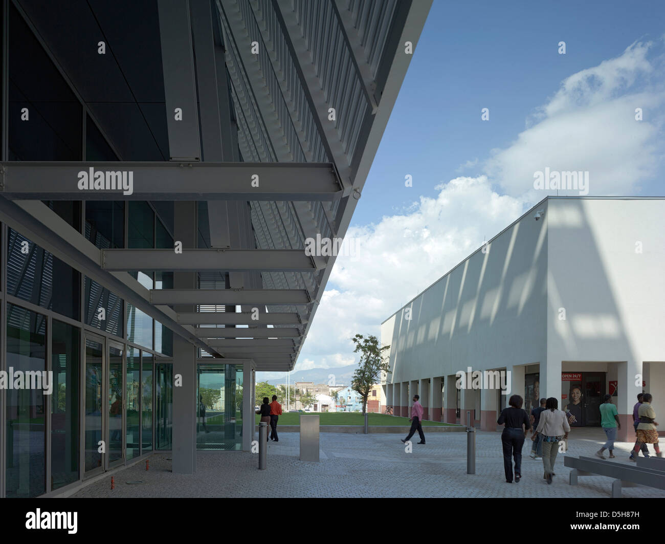 Digicel Caribbean Headquarters, Kingston, Jamaica. Architect: de Blacam ...