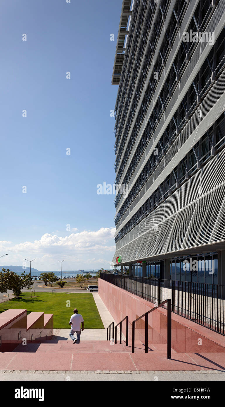 Digicel Caribbean Headquarters, Kingston, Jamaica. Architect: de Blacam ...