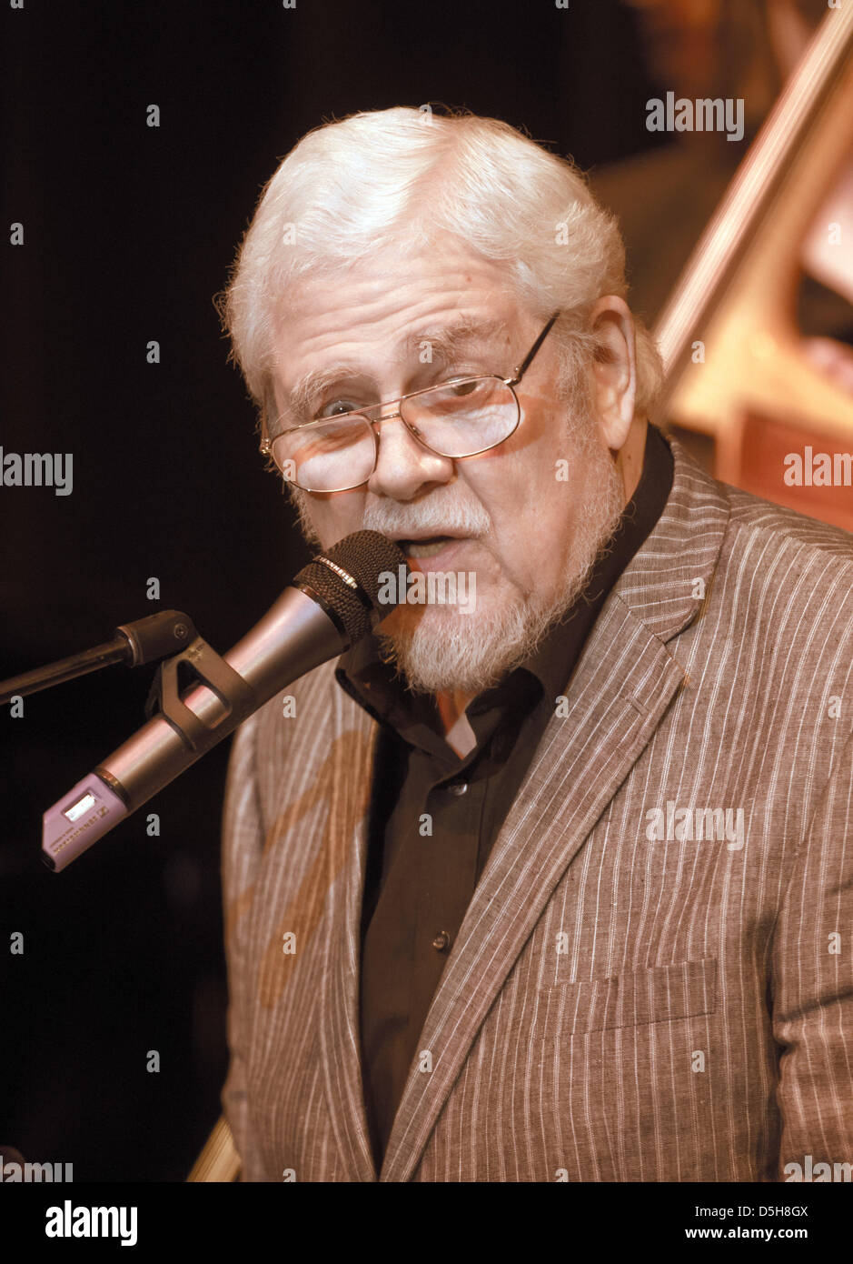 The German-American singer Bill Ramsey performs during a concert at the ...