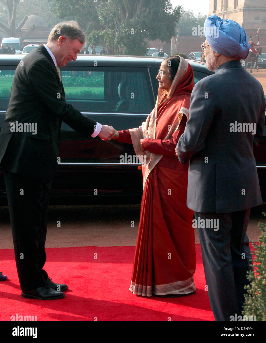 German Federal President Horst Koehler is greeted by India's President ...