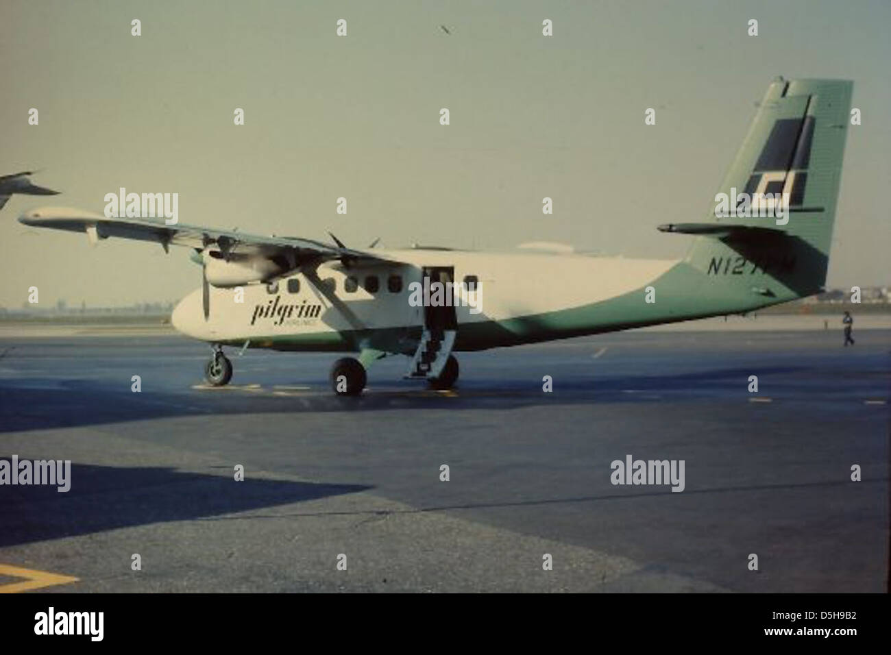 The De Havilland DHC-6 Twin Otter is a versatile twin-engine turboprop ...