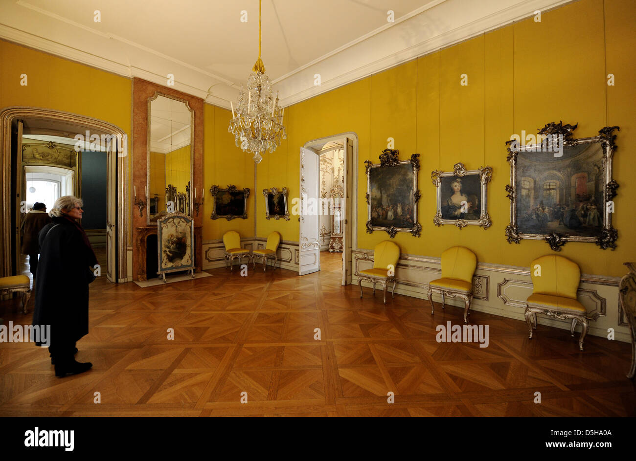 Atlas chamber hi-res stock photography and images - Alamy