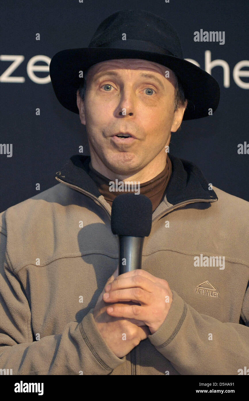 German anatomist Gunther von Hagens delivers a press conference on the ...