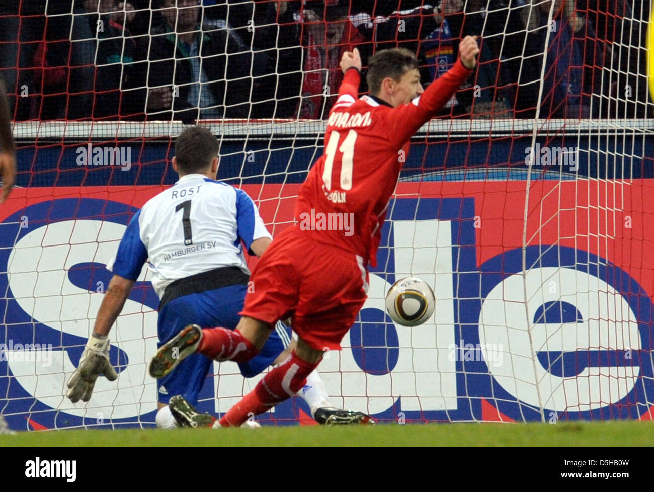 Cologne's Milivoje Novakovic (R) celebrates the 3-3 score next to ...