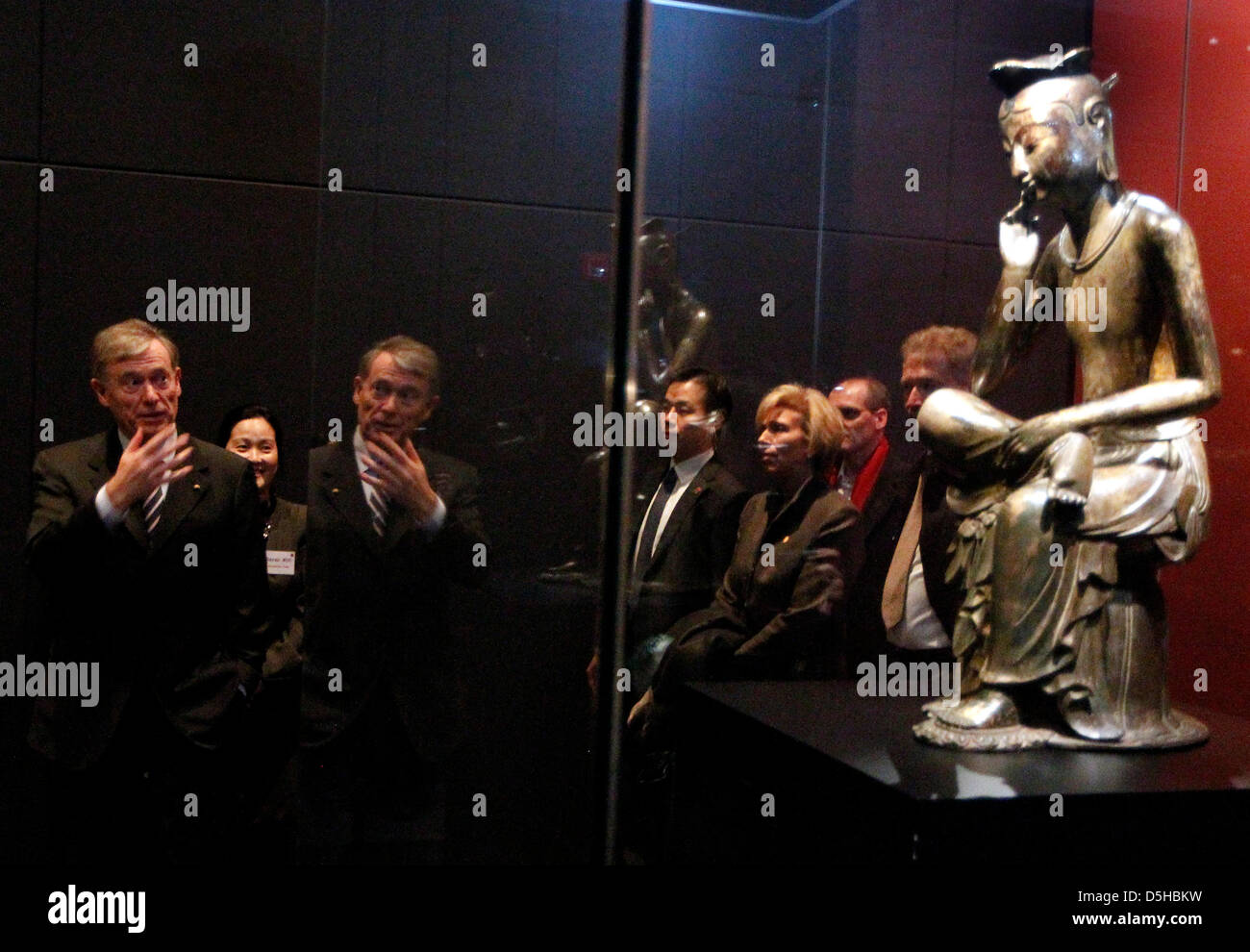 German Federal President Horst Koehler views a pensive Bodhisattva ...