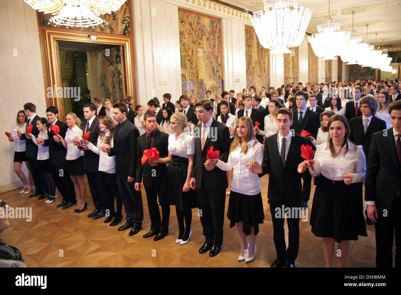 The debutants of the Vienna Opera Ball practice in the Gustav-Mahler ...