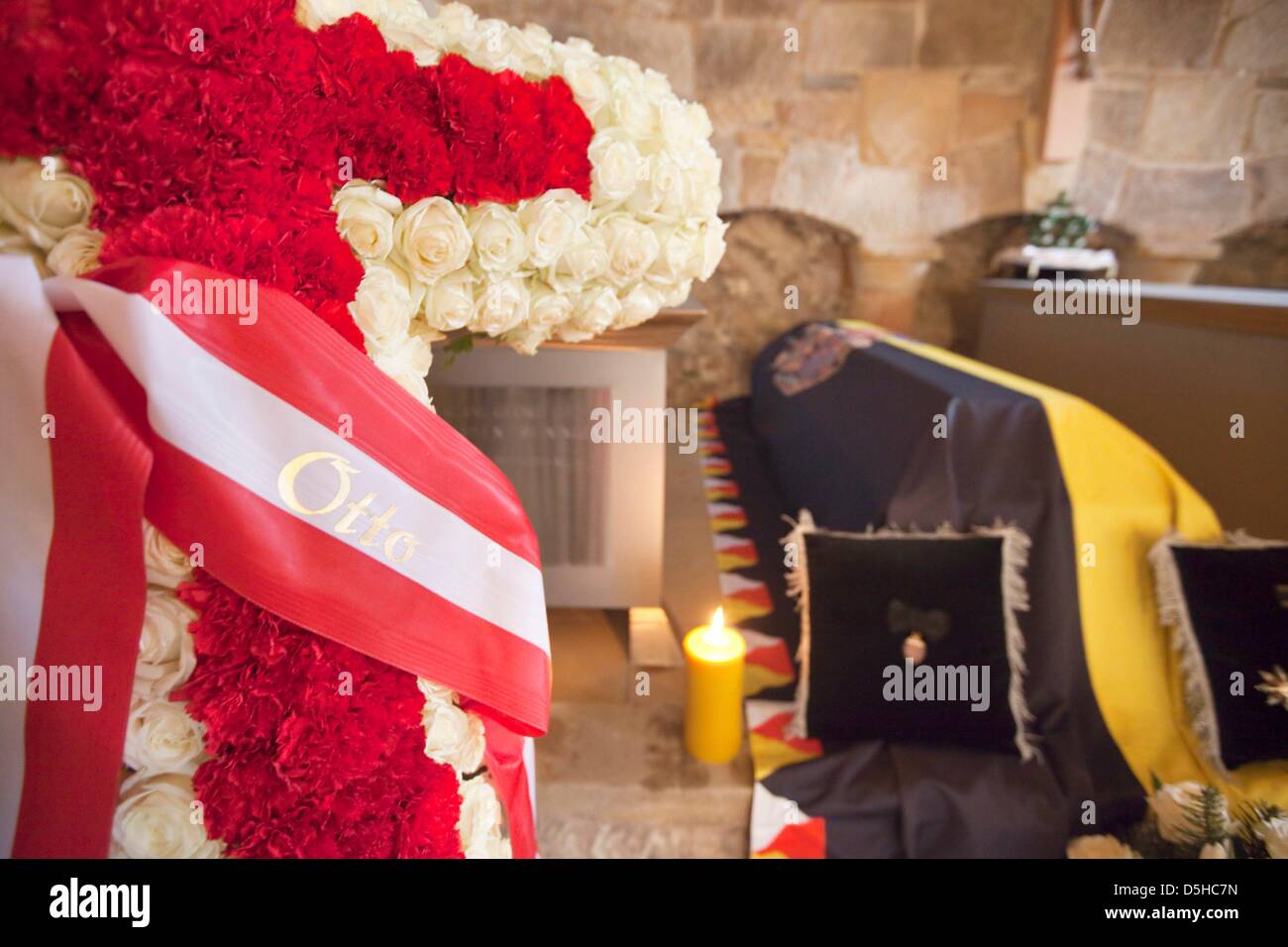A rose cross with a ribbon reading 'Otto' stands next to the coffin of ...