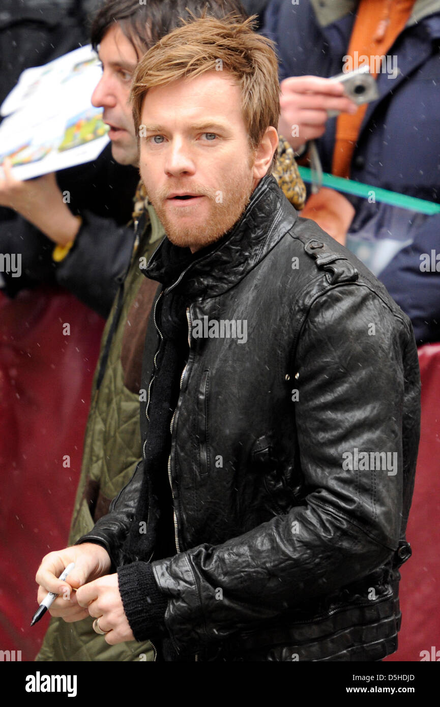 Ewan McGregor actor of the movie "Ghostwriter" signs autographs for his ...