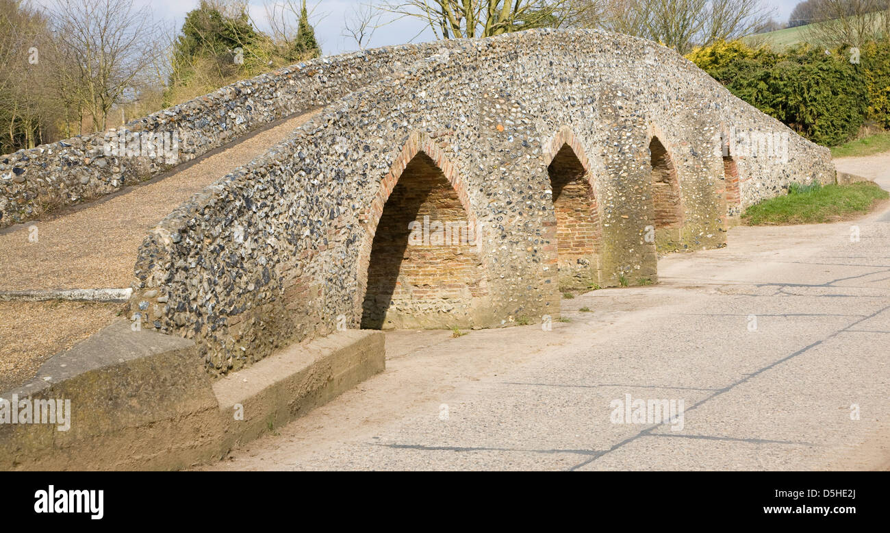 Medieval packhorse bridge at Moulton, Suffolk, England Stock Photo - Alamy