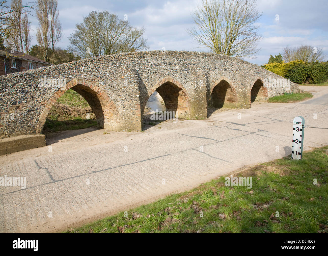 Medieval packhorse bridge at Moulton, Suffolk, England Stock Photo - Alamy