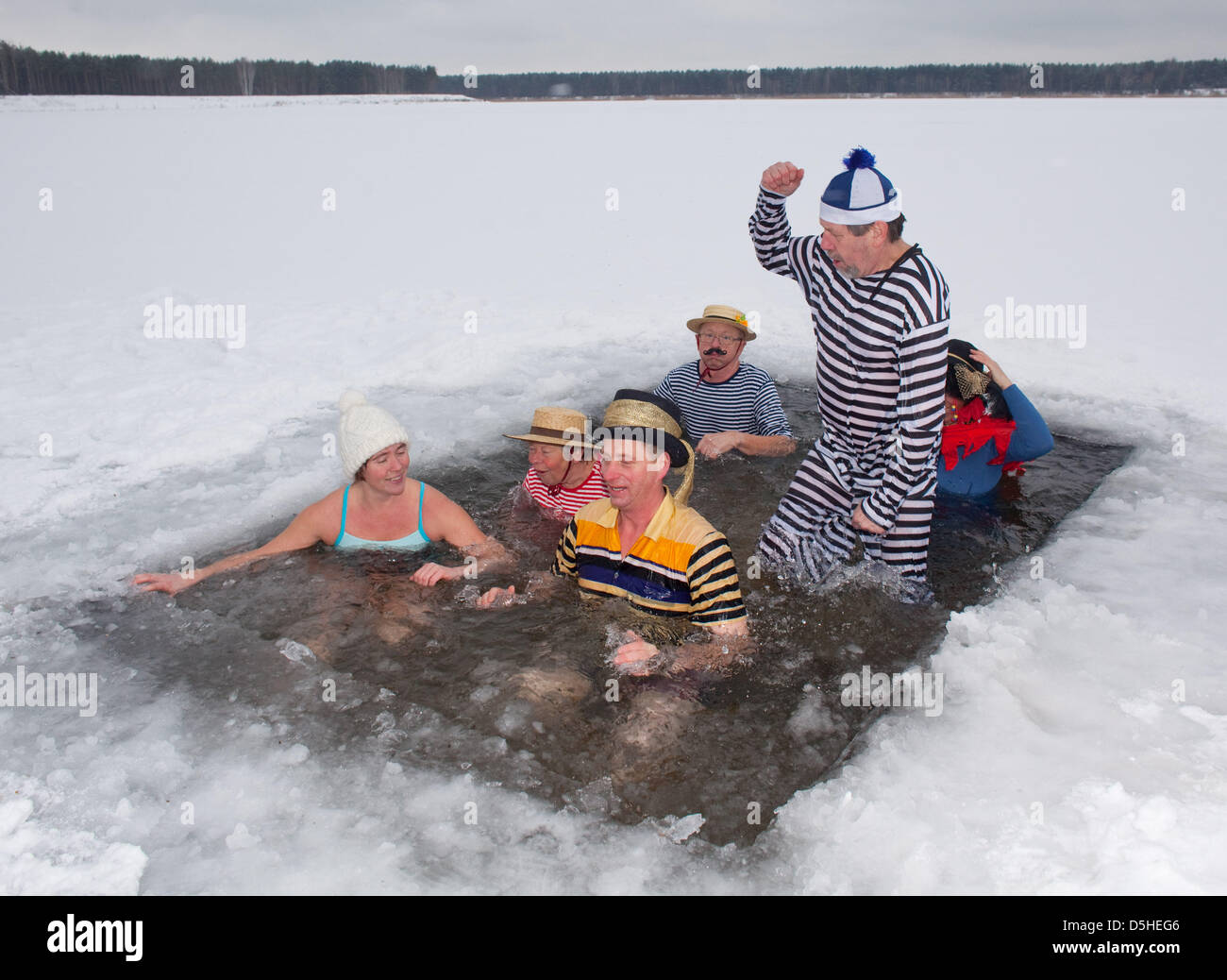Members of the ice bathing group ''Helene-Lions'' bath in an ice hole ...