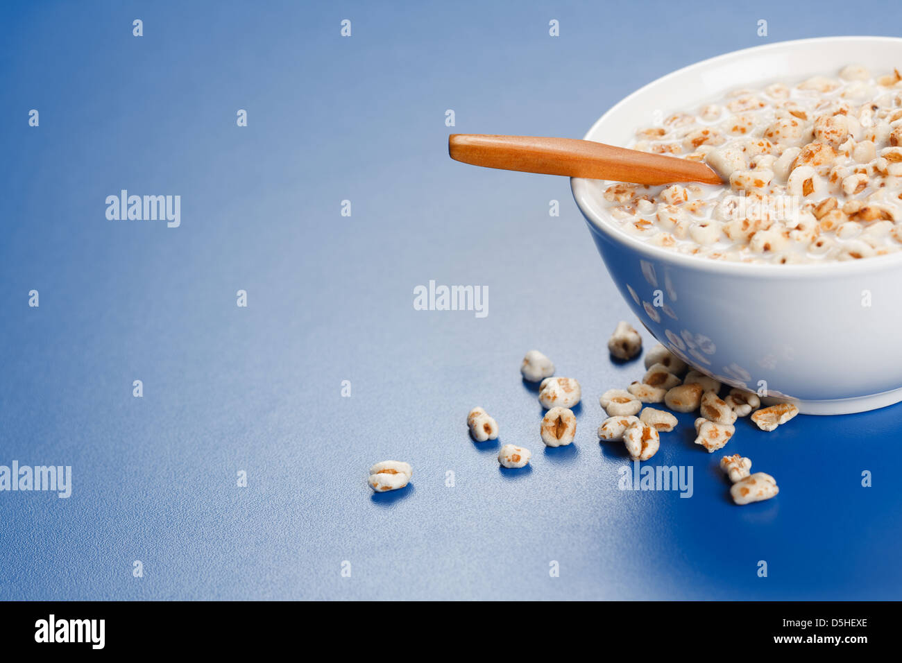Wheat flakes hi-res stock photography and images - Alamy