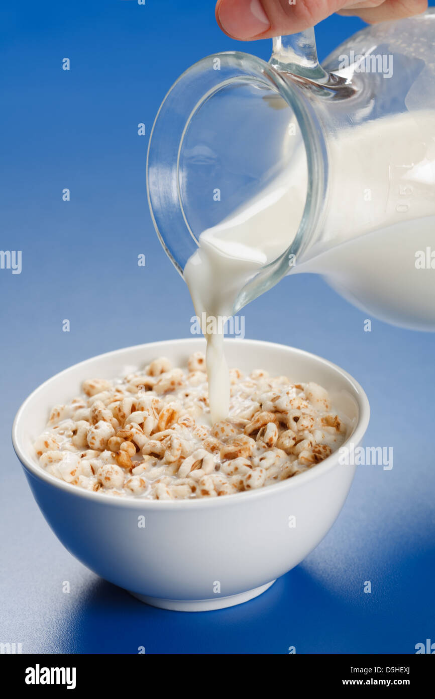 Milk being poured from jug over popped wheat flakes Stock Photo - Alamy
