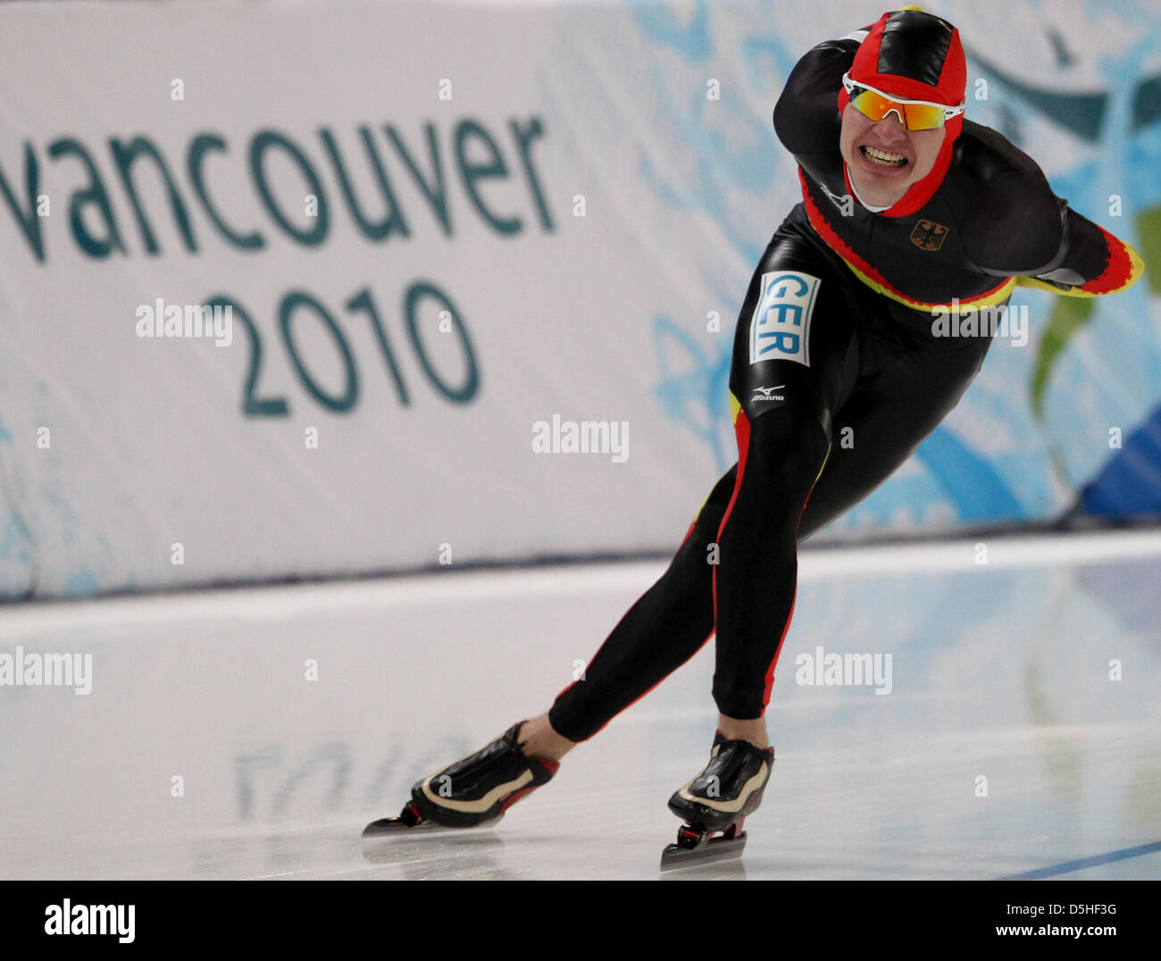 Patrick Beckert of Germany practices during the men's Speed Skating ...