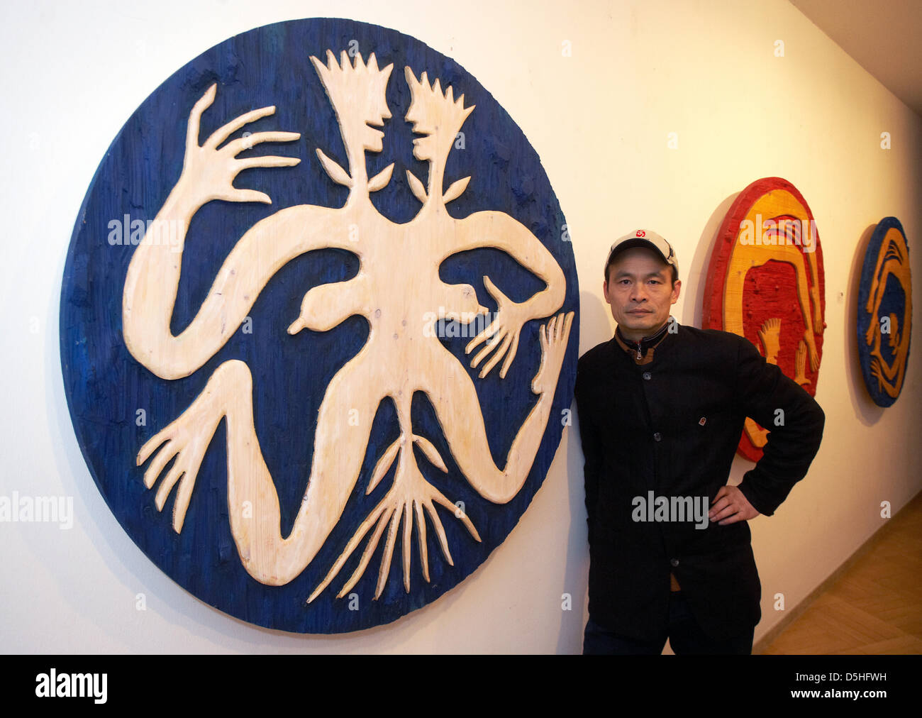 Chinese artist Ren Rong poses next to his painting 'Pflanzenmensch 2000 ...