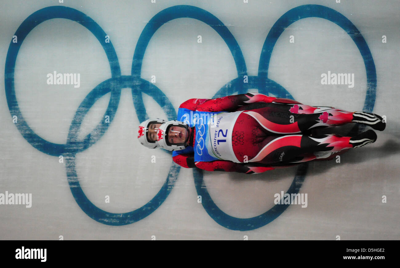 Chris Moffat (r) and Mike Moffat of Canada take a curve during menøs ...