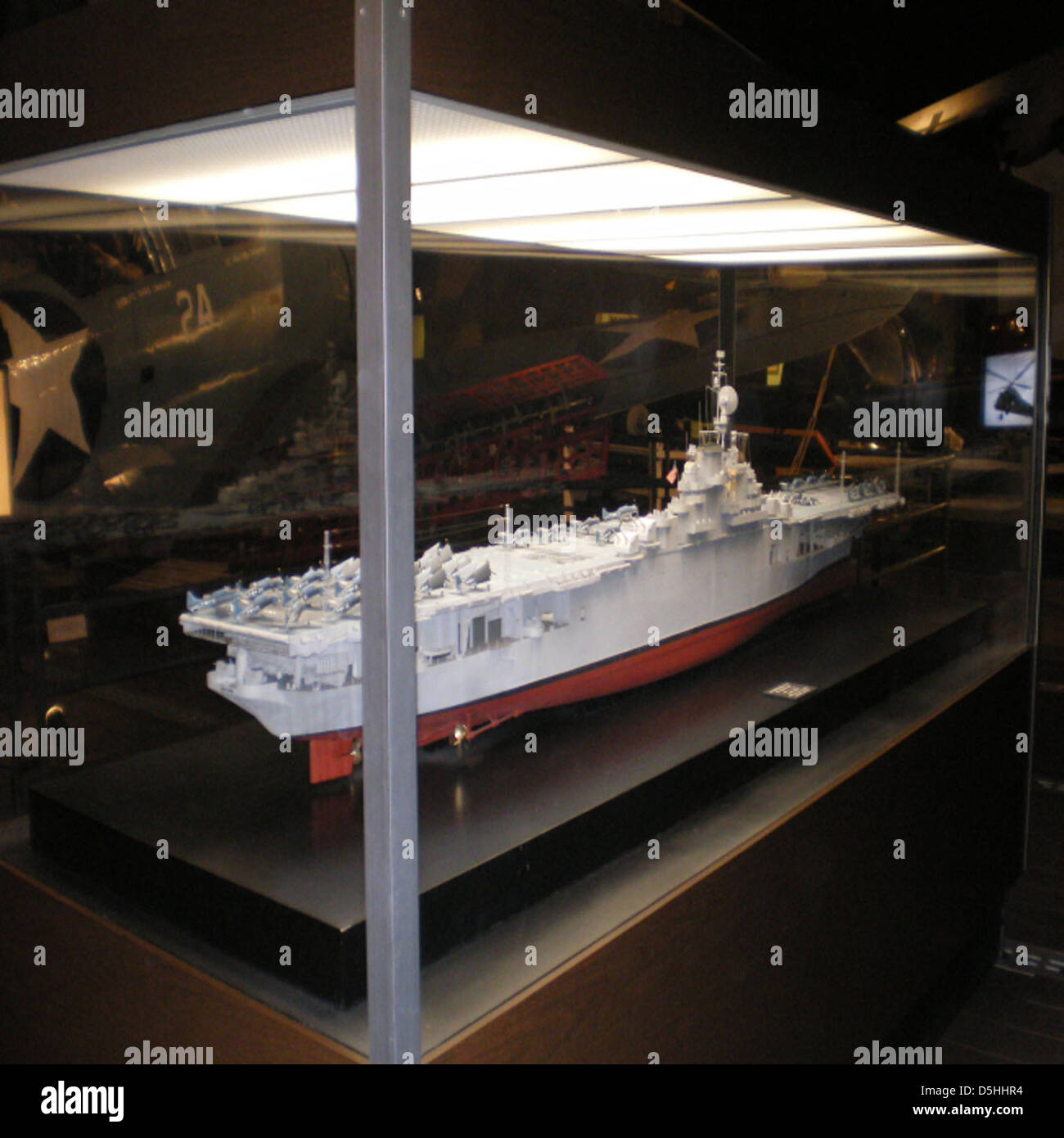 Essex class aircraft carrier hi-res stock photography and images - Alamy