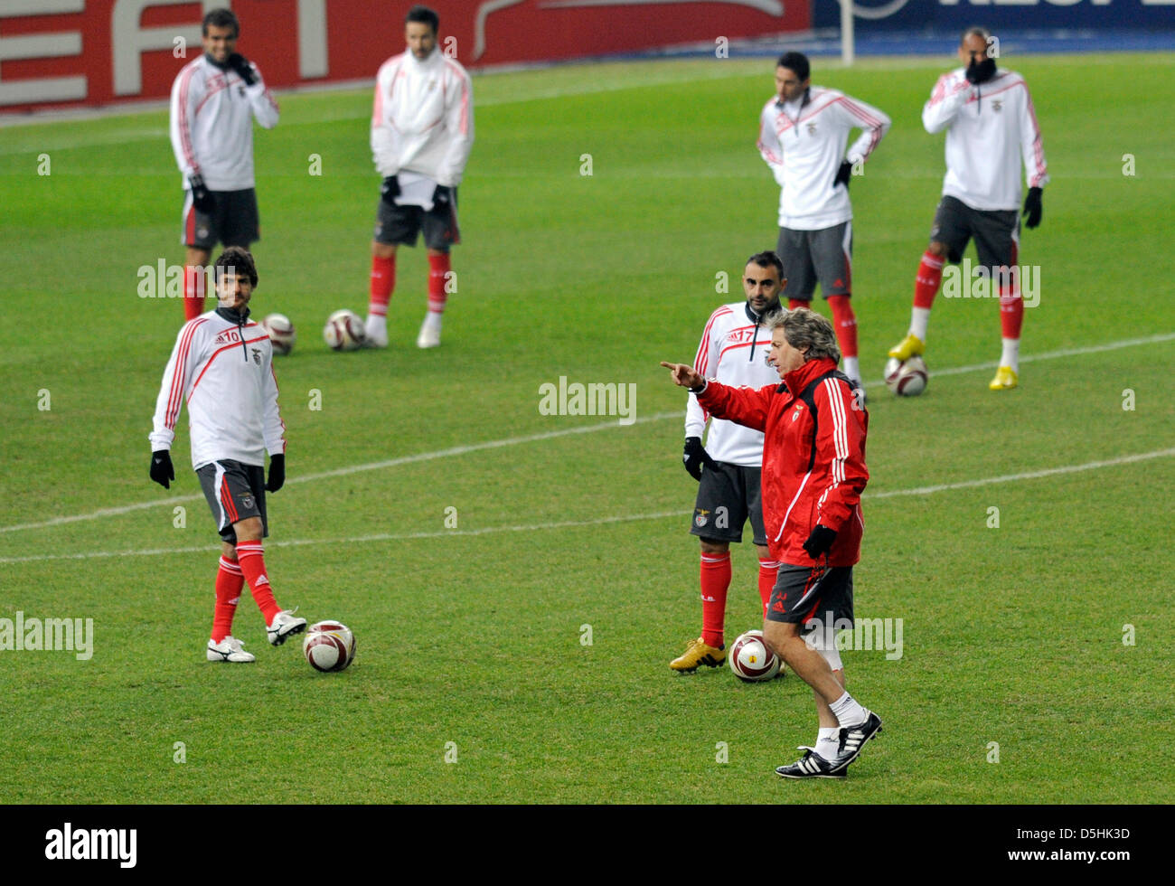 Jorge Jesus, head coach of Portuguese soccer club Benfica Lisbon (red ...