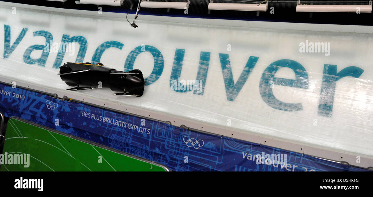 Bob Germany 3 with Karl Angerer and Gregor Bermbach crash in a curve ...