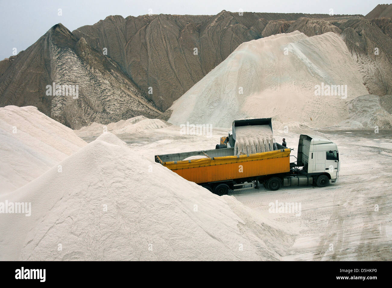 Special road salt is loaded onto a lorry in Zielitz, Germany, 18 ...