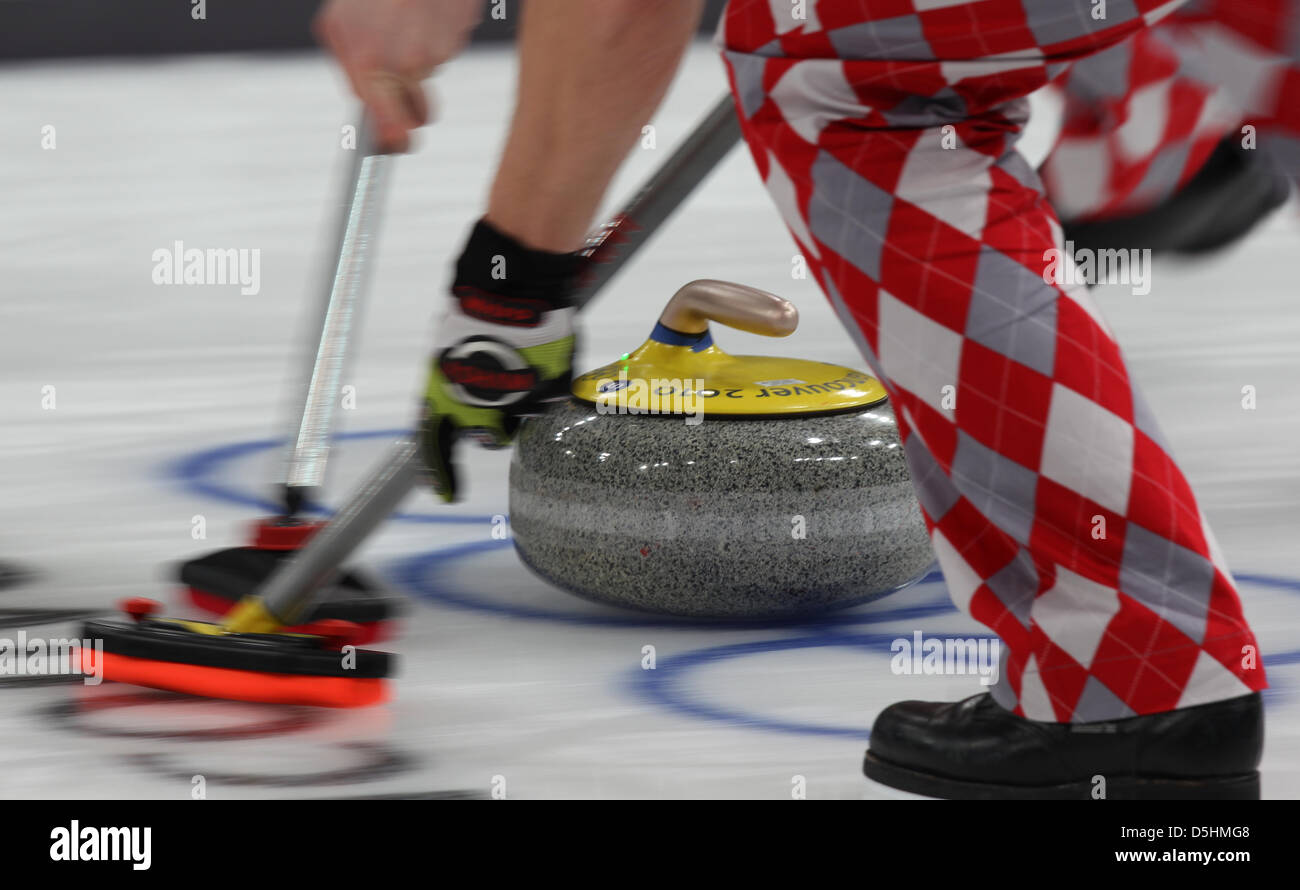 Curling ice players hi-res stock photography and images - Alamy