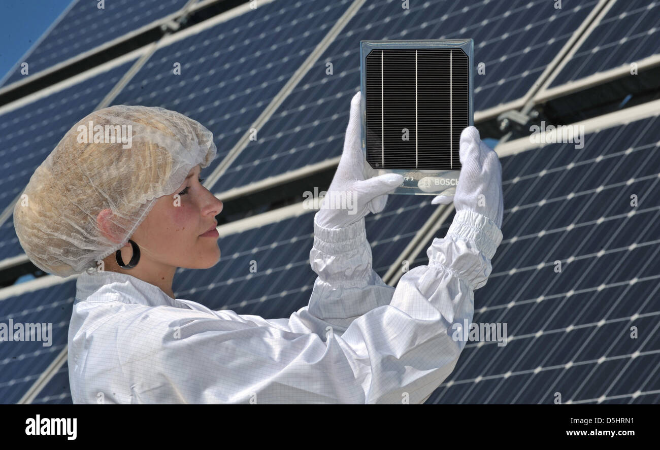 In a new factory of the Bosch Solar Energy AG, the employee Steffi ...