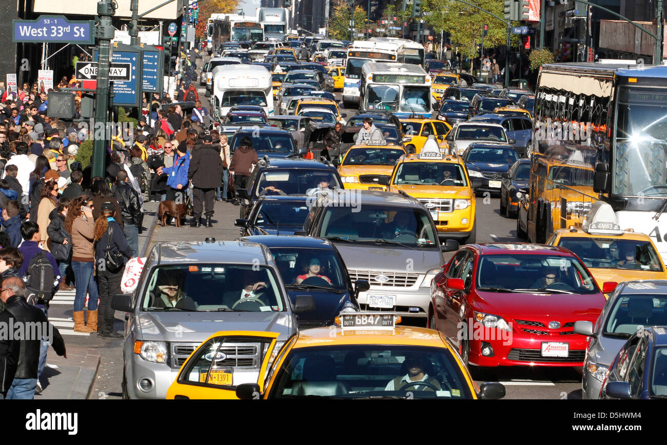 Crowded streets new york hi-res stock photography and images - Alamy