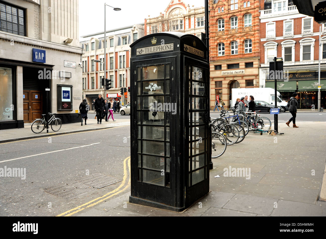 Public telephone box hi-res stock photography and images - Alamy
