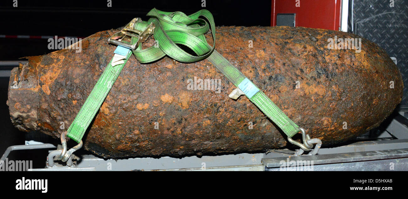 A defused aircraft bomb is seen in Hamburg, Germany, 17 September 2012 ...