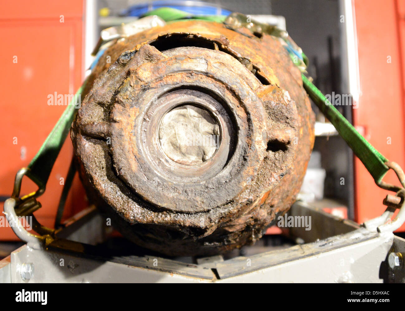 A defused aircraft bomb is seen in Hamburg, Germany, 17 September 2012 ...