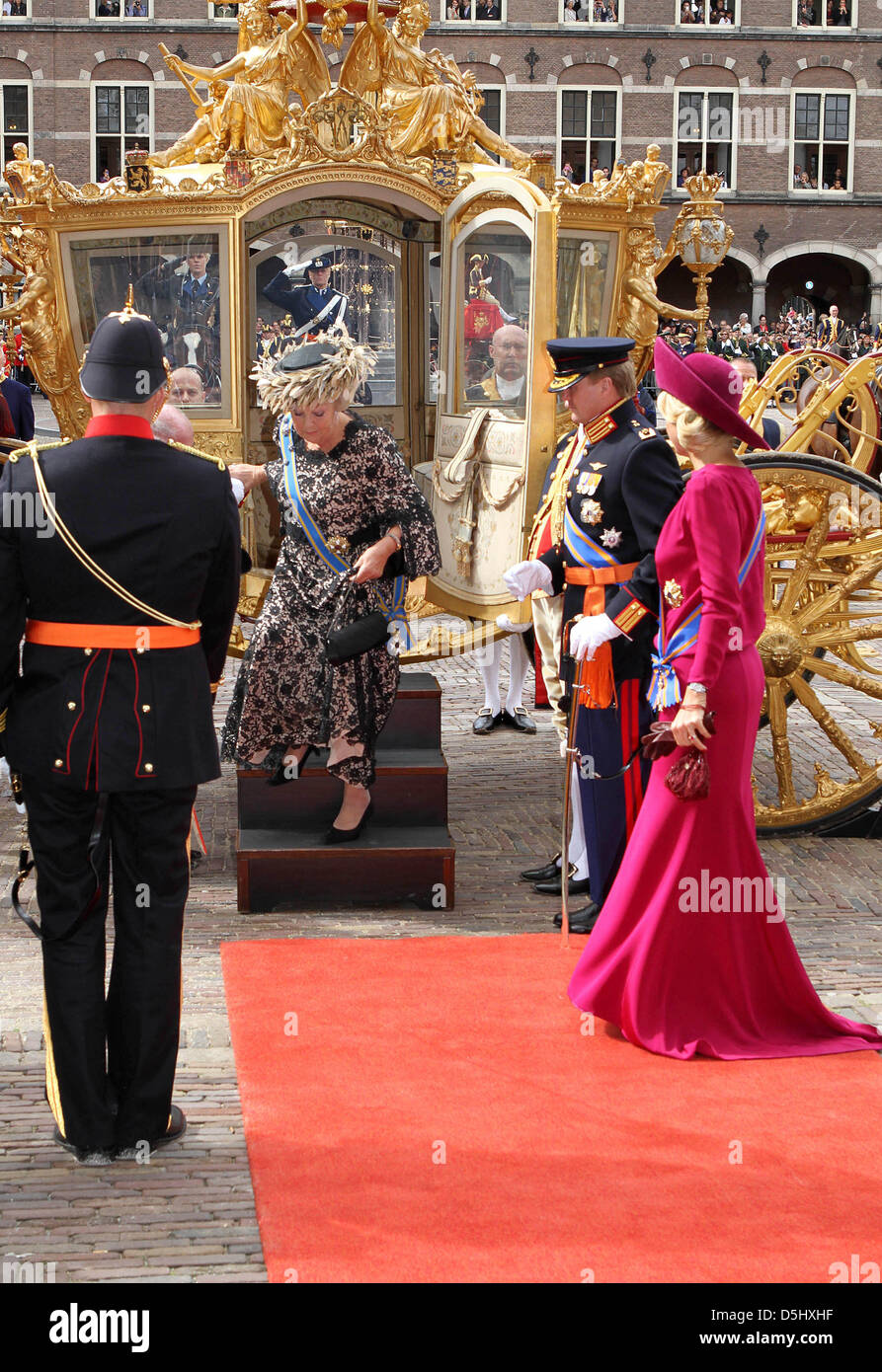 Dutch Queen Beatrix (2nd L), Crown Prince Willem-Alexander (2nd R) and ...