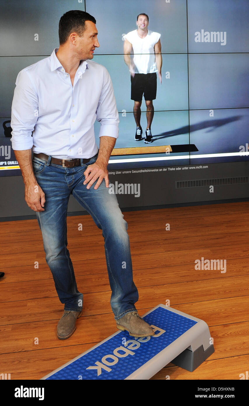 Boxer wladimir klitschko poses in hi-res stock photography and images ...