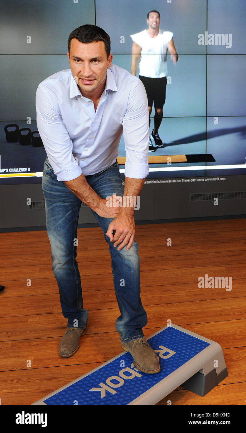 Boxer wladimir klitschko poses in hi-res stock photography and images ...