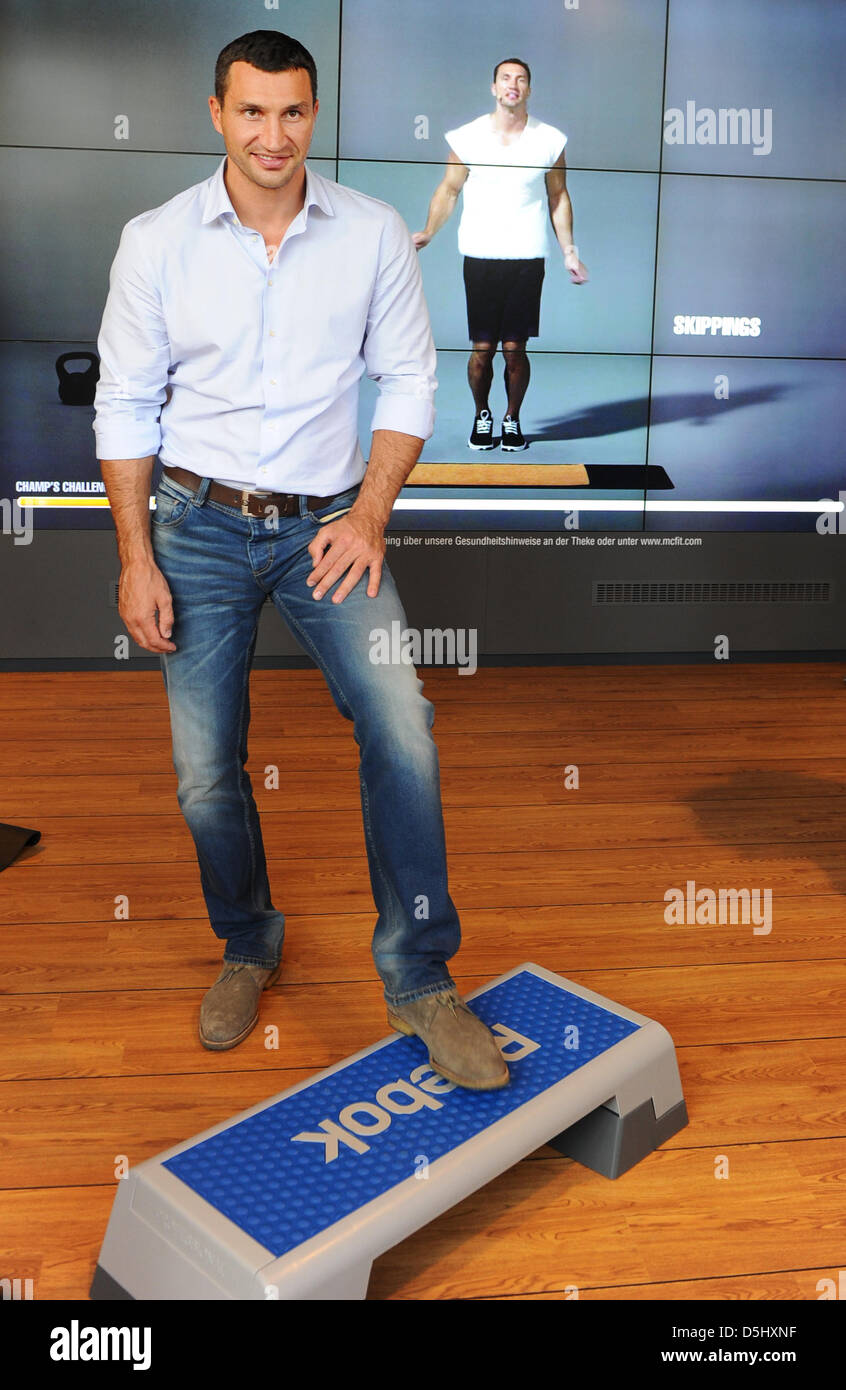 Boxer wladimir klitschko poses in hi-res stock photography and images ...