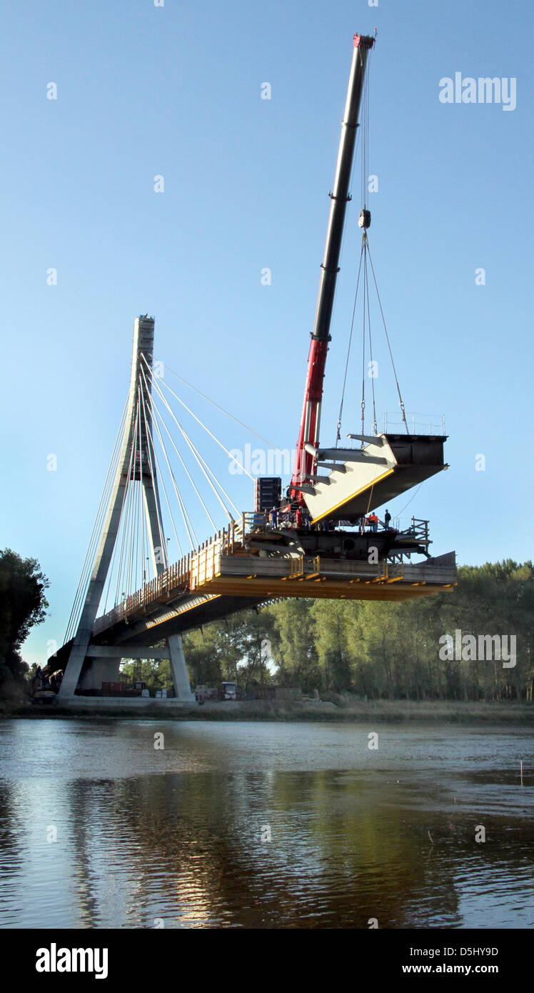 Another two 18 m long steel segments have been istalled at the new ...