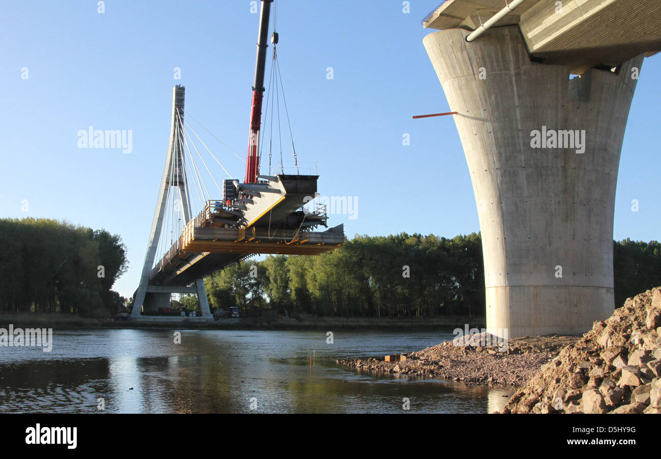 Another two 18 m long steel segments have been istalled at the new ...