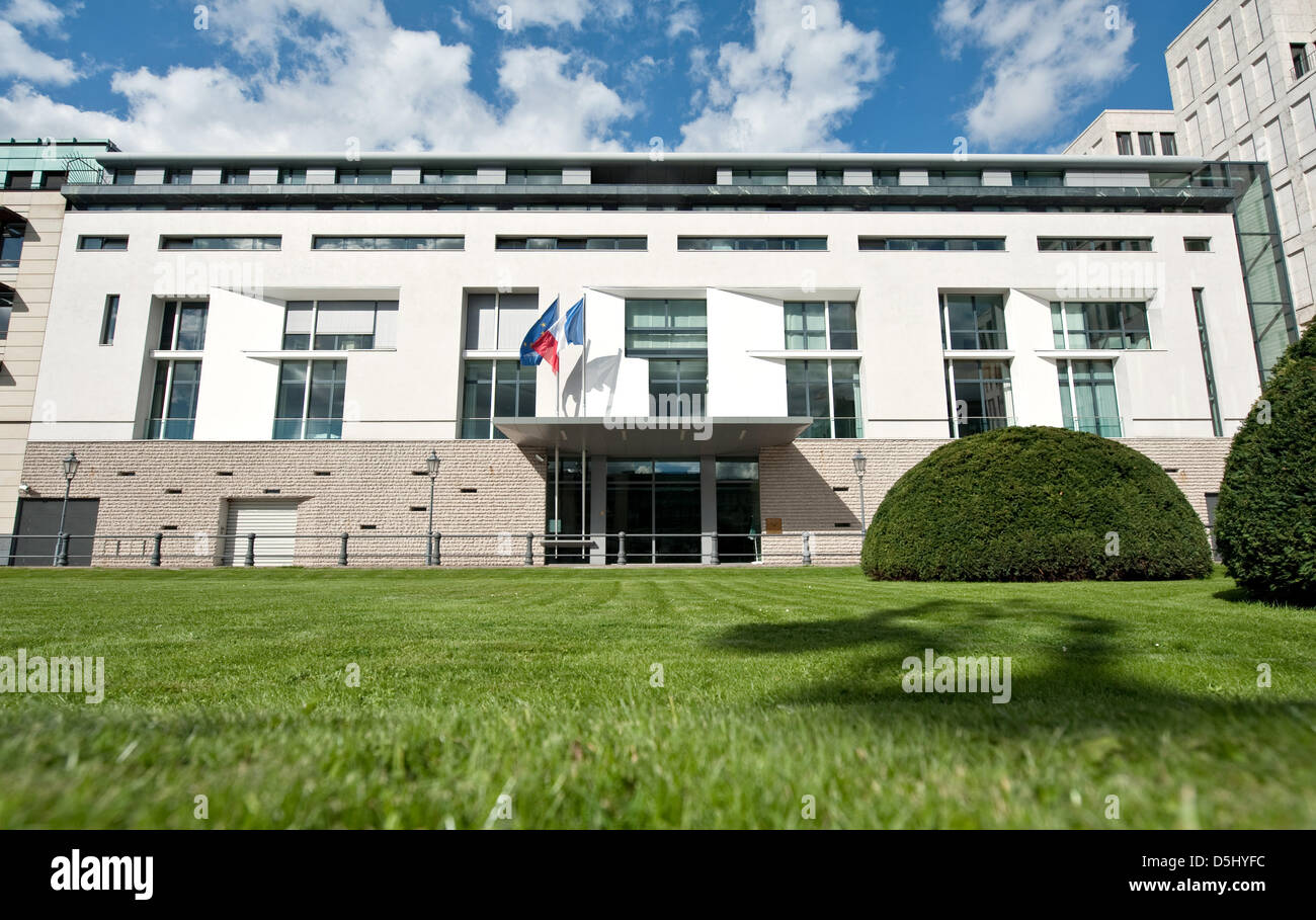 French embassy berlin hi-res stock photography and images - Alamy