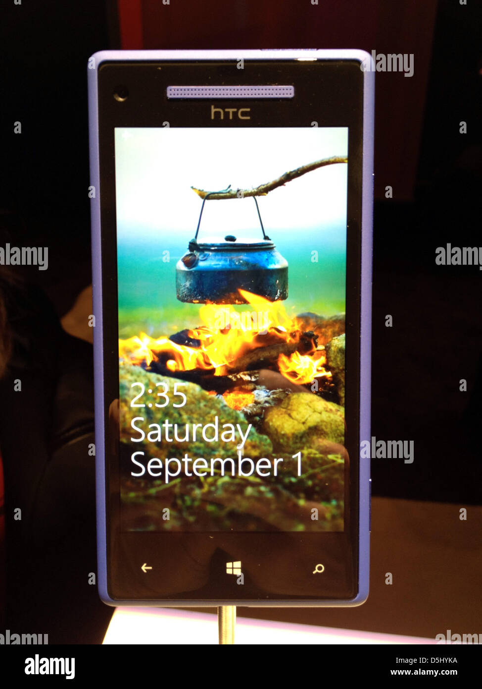 Windows 8 operating system hi-res stock photography and images - Alamy