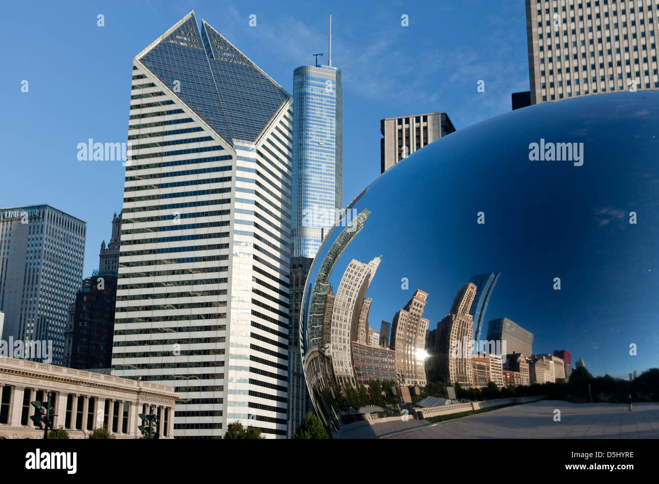 Cloudgate sculpture hi-res stock photography and images - Alamy