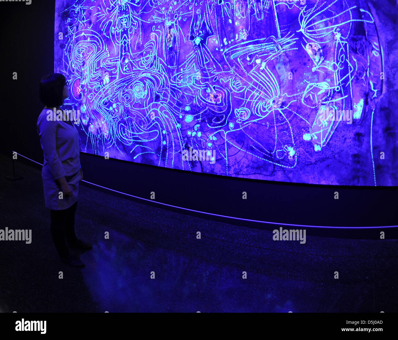 Large scale paintings hi-res stock photography and images - Alamy