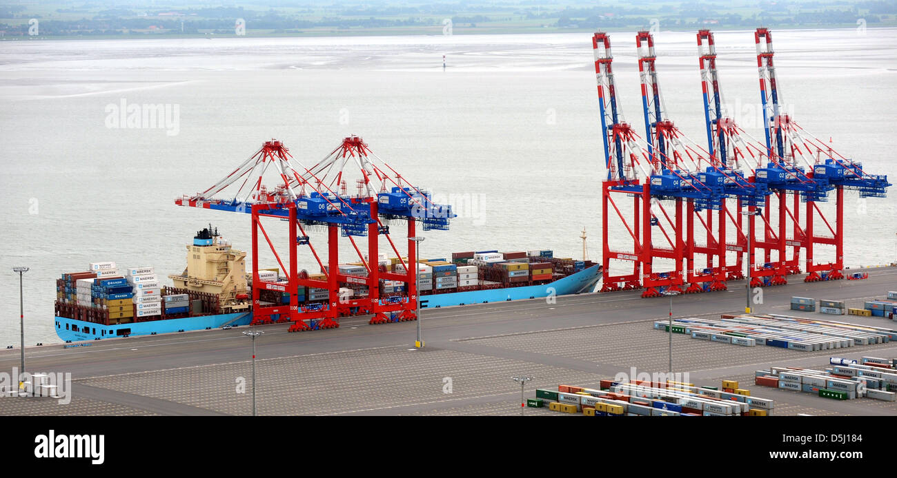 Construction gantries hi-res stock photography and images - Alamy